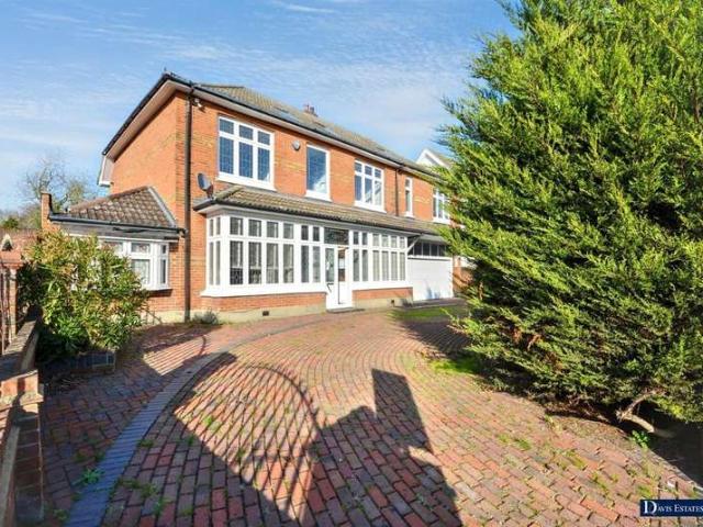 8 Bedroom Detached House