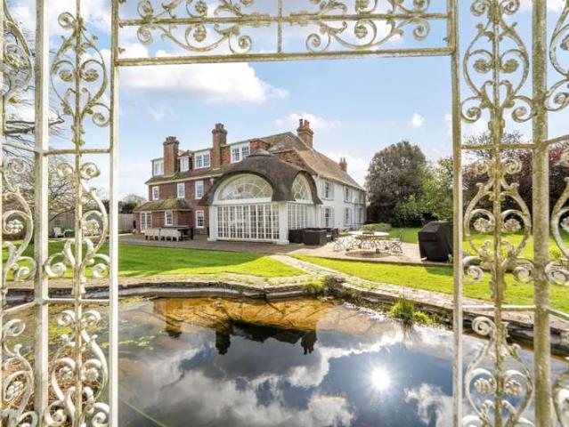 8 Bedroom Detached House