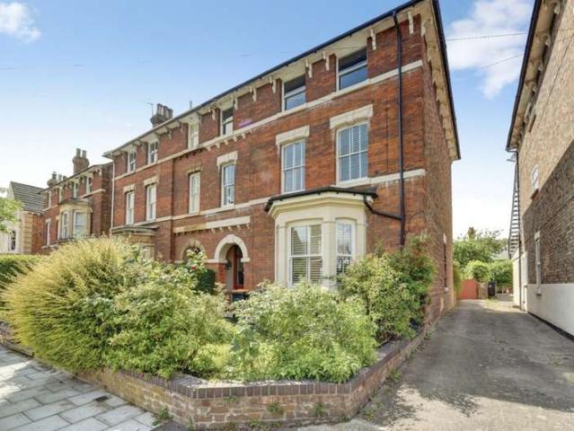 8 Bedroom Detached House