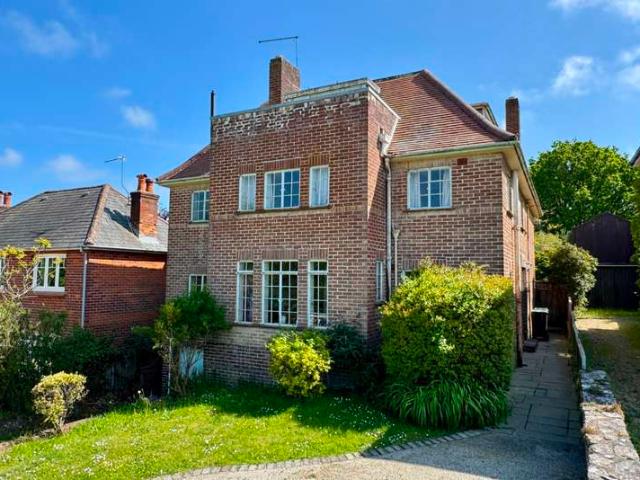 8 Bedroom Detached House