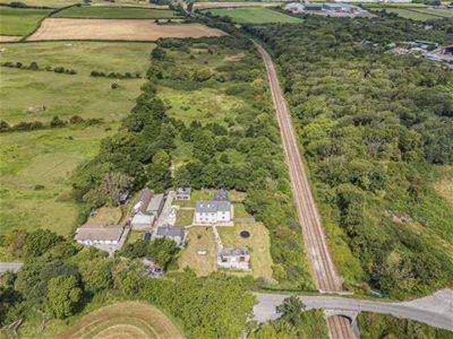 8 Bedroom Detached House