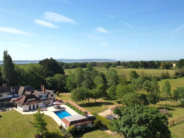 8 Bedroom Detached House