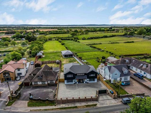 8 Bedroom Detached House