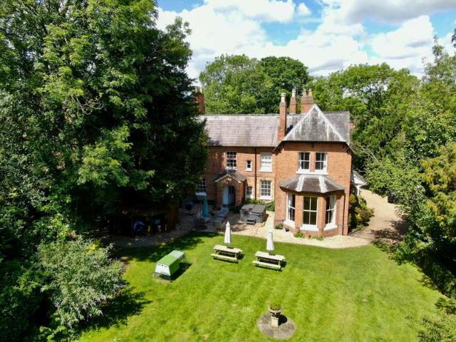 8 Bedroom Detached House