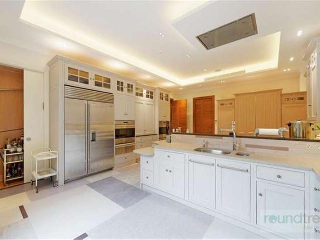 8 Bedroom Detached House