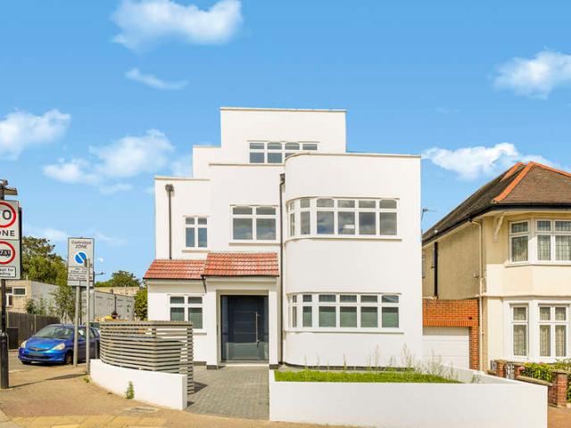 8 Bedroom Detached House