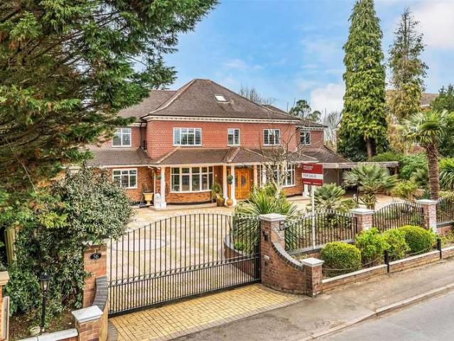 8 Bedroom Detached House