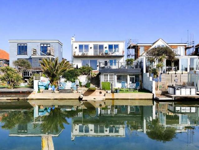 8 Bedroom Detached House