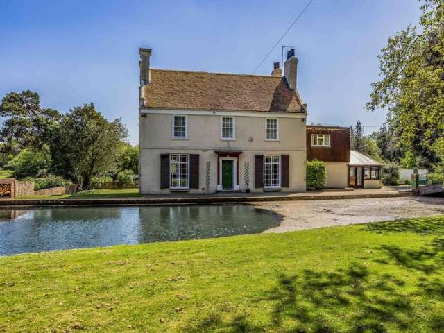 8 Bedroom Detached House