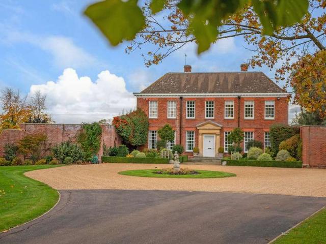 8 Bedroom Detached House