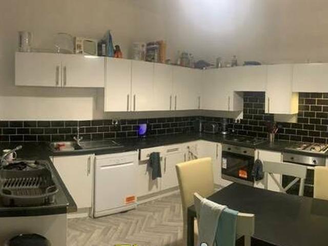 8 bedroom detached house for rent in Argyle Avenue Manchester M14
