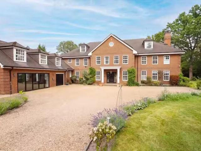 8 bedroom detached house for rent in Birds Hill Road, Oxshott.