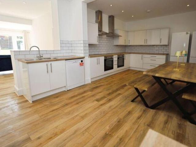 8 bedroom detached house for rent in Eight bedroom student house in Alma Road, Winton, BH9