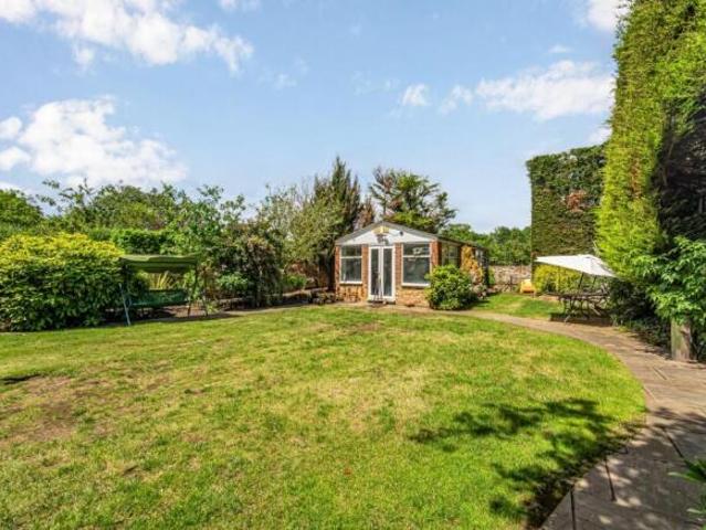 8 bedroom detached house for rent in Hamilton Road, Chiswick, W5