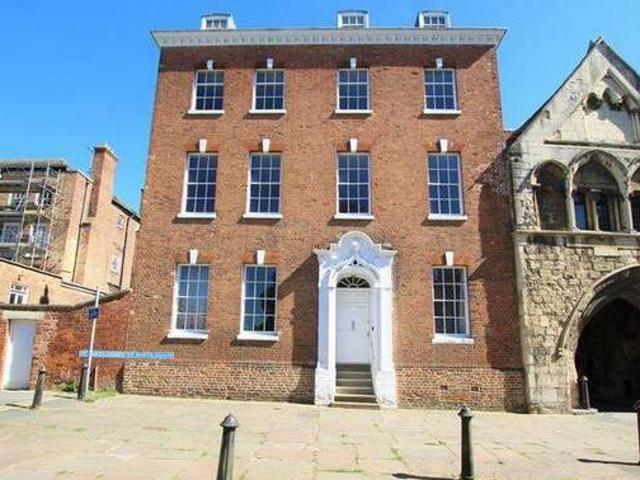 8 bedroom detached house for rent in St Marys Square Gloucester GL1