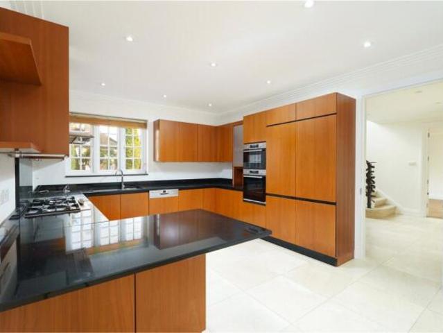 8 bedroom detached house for rent in Winnington Close, Hampstead Garden Suburb, London, N2