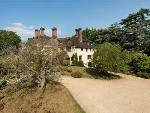 8 bedroom detached house for rent in The Corbies, Yaffle Road.