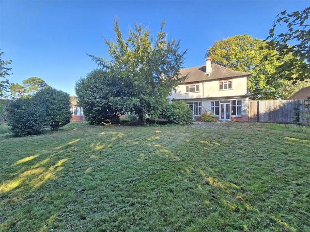8 bedroom detached house for sale