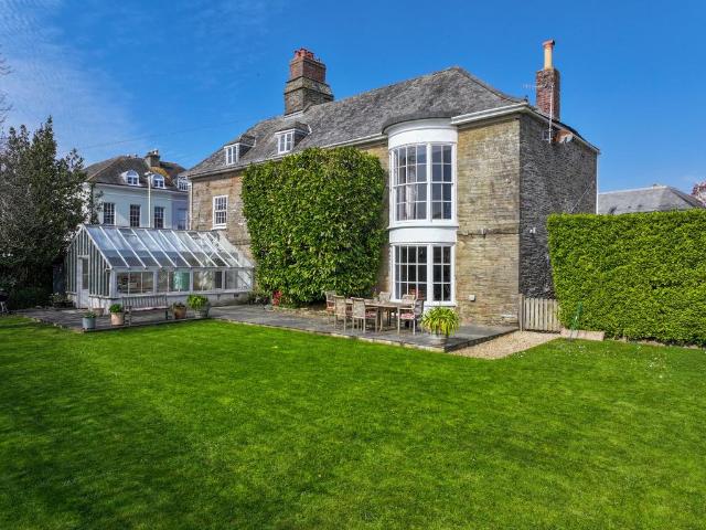 8 bedroom detached house for sale