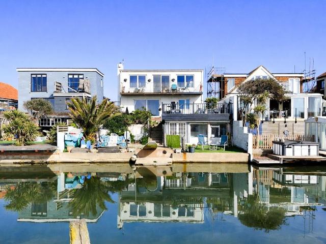 8 bedroom detached house for sale