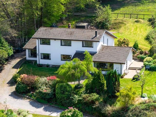8 bedroom detached house for sale