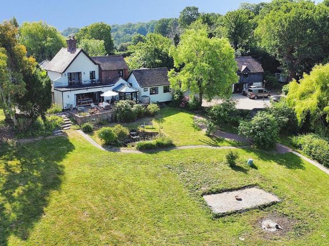 8 bedroom detached house for sale