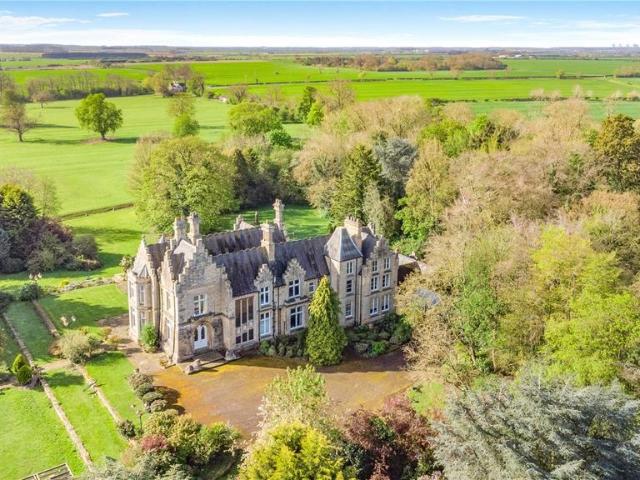 8 bedroom detached house for sale
