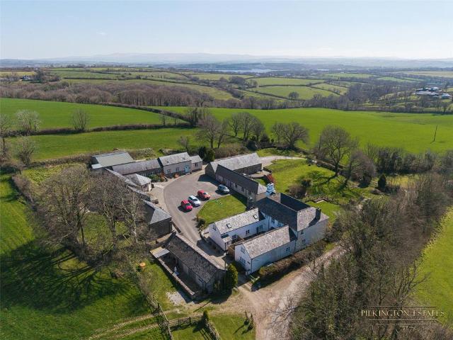 8 bedroom detached house for sale