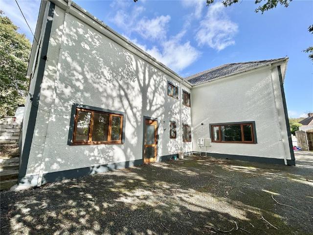 8 bedroom detached house for sale