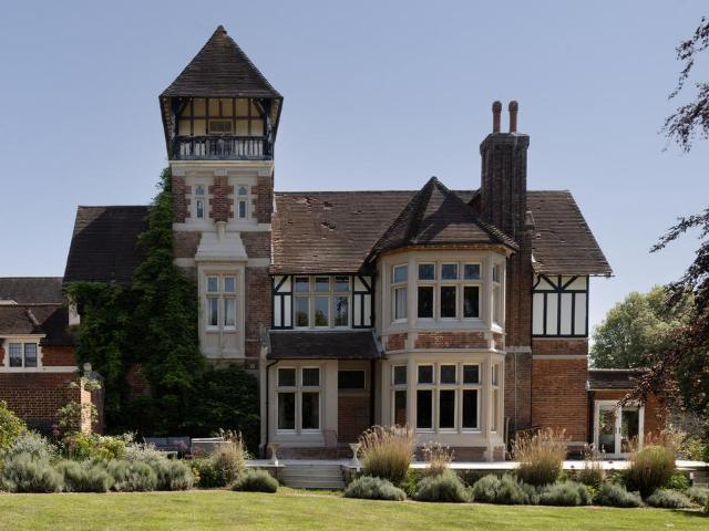 8 bedroom detached house for sale