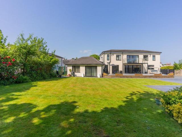8 bedroom detached house for sale