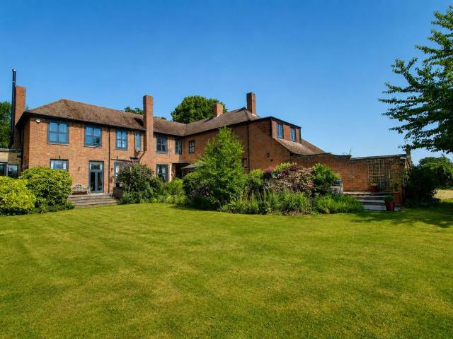 8 bedroom detached house for sale