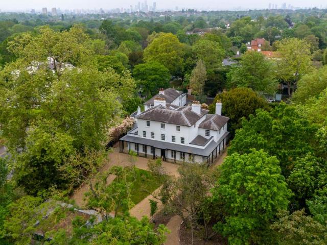 8 bedroom detached house for sale