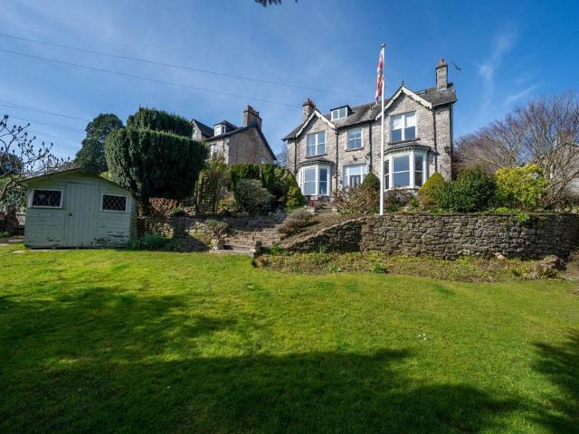 8 bedroom detached house for sale