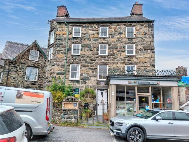 8 bedroom detached house for sale