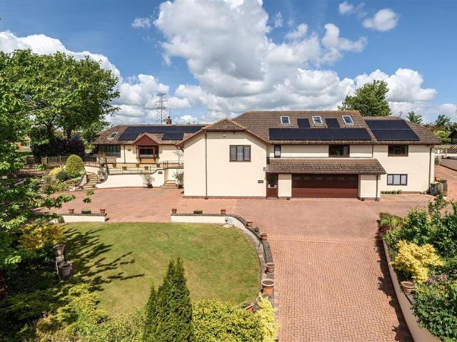 8 bedroom detached house for sale