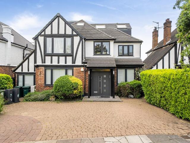 8 bedroom detached house for sale