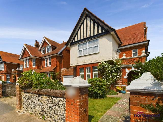 8 bedroom detached house for sale