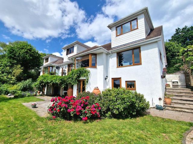 8 bedroom detached house for sale