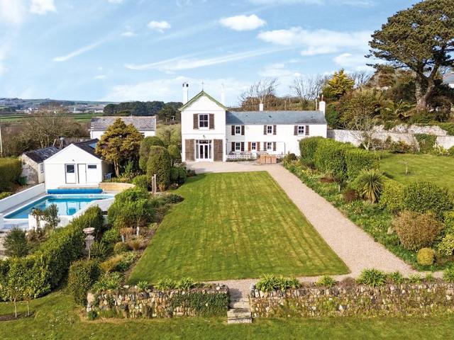 8 bedroom detached house for sale