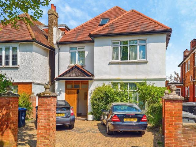 8 bedroom detached house for sale