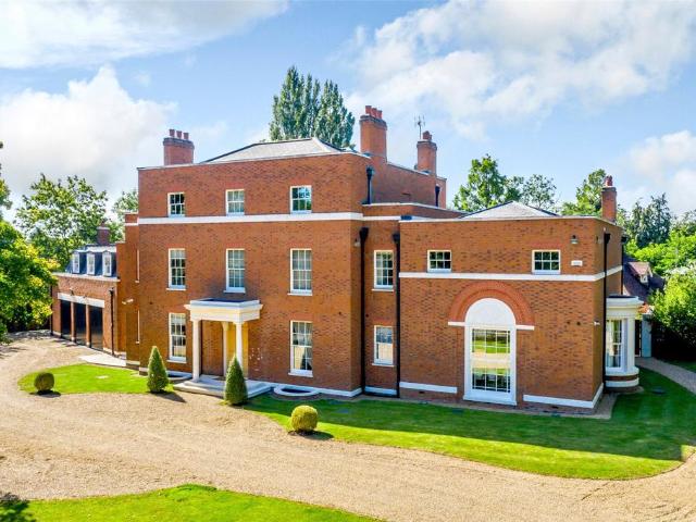 8 bedroom detached house for sale