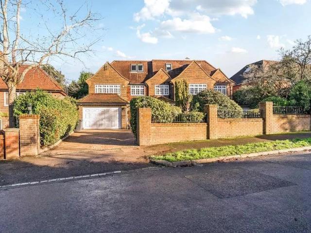 8 bedroom detached house for sale