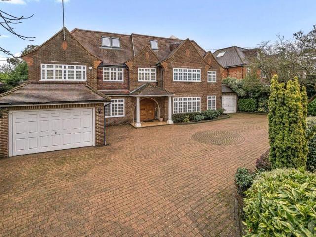 8 bedroom detached house for sale