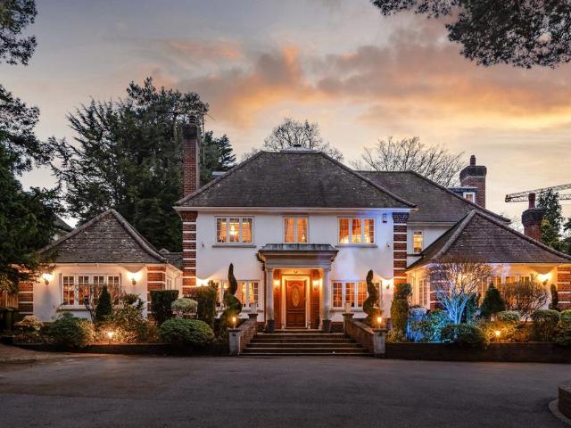 8 bedroom detached house for sale