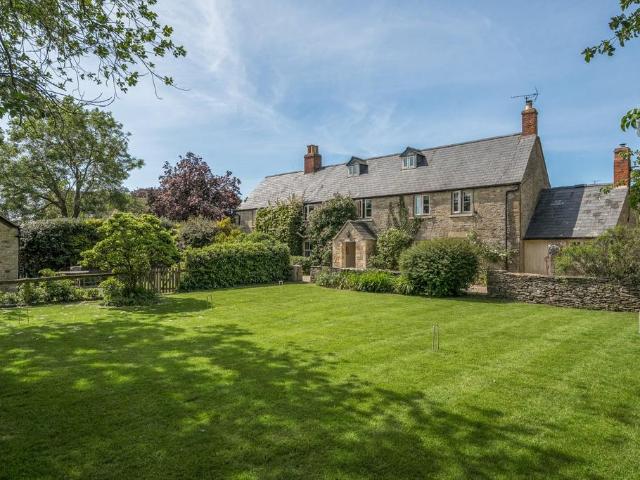 8 bedroom detached house for sale