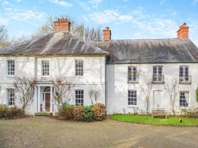 8 bedroom detached house for sale
