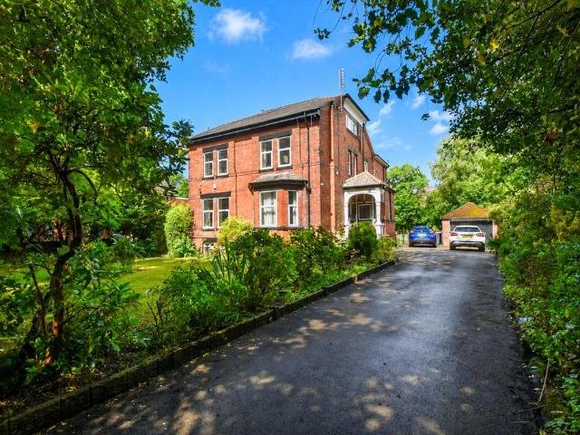 8 bedroom detached house for sale
