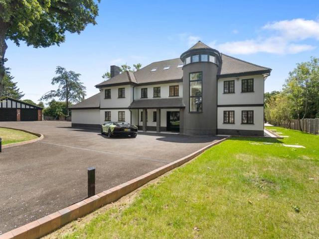 8 bedroom detached house for sale