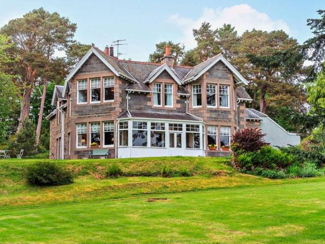 8 bedroom detached house for sale